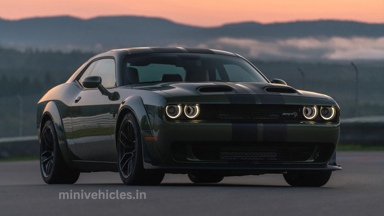 Dodge Challenger: दमदार लुक और धमाकेदार परफॉर्मेंस वाली स्पोर्ट्स कार ...